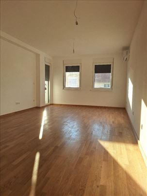 81m2 sa 3 spavaće sobe