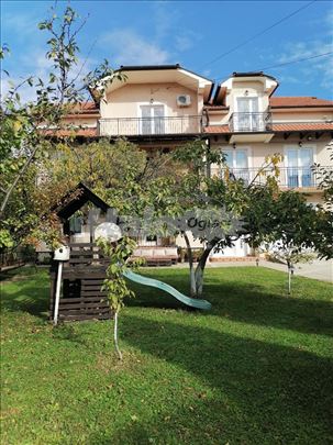 Izdaje se Lux nov stan 95m2 sa prelepim pogledom