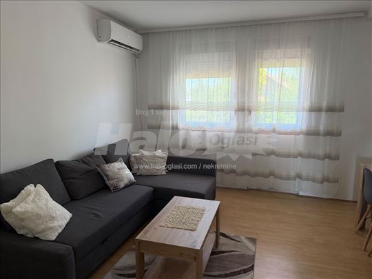 Izdaje se renoviran i moderno opremljen stan-Kotež