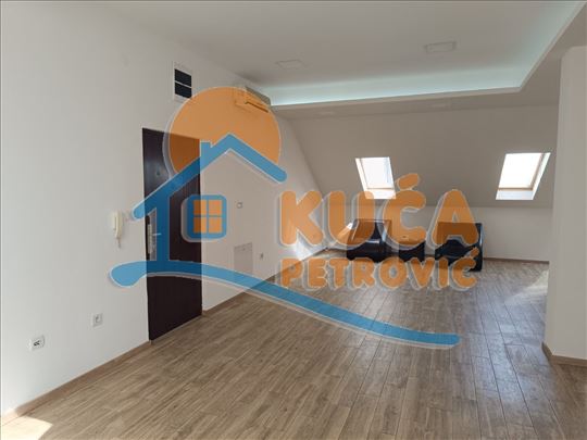 Izdaje se namešten stan u potkrovlju kuće, 69m2, g