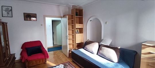 Banovo brdo, renoviran, namešten, odmah useljiv