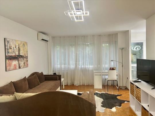 Novi Beograd, odmah useljiv, lux, renoviran ID#481