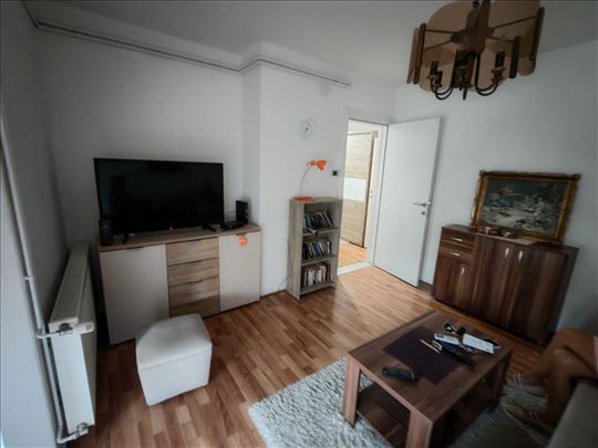 Izdaje se jednosoban stan kod Nove pijace