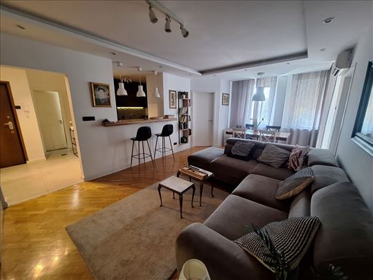 Hotel Jugoslavia trosoban kompletno namešten stan