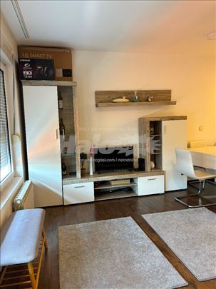 Garsonjera, 28m², Cvetkova pijaca, Krizaniceva