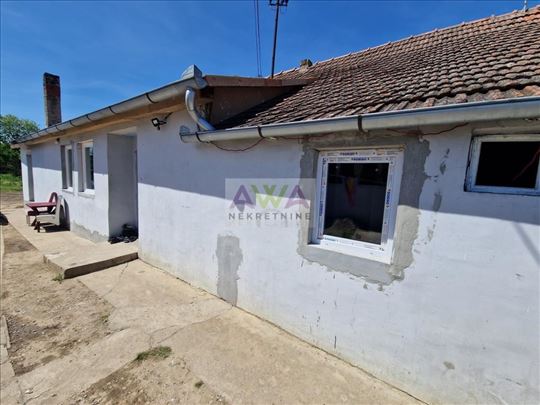 Stapar – Renovirana prizemna kuća 135m2 na placu 5