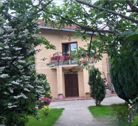 Porodična kuća sa POGLEDOM na ceo grad -Novi Sad