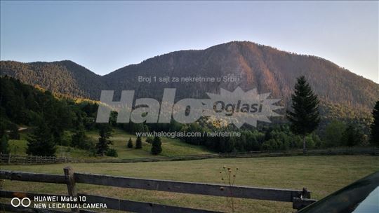 Prodajem plac na Tari