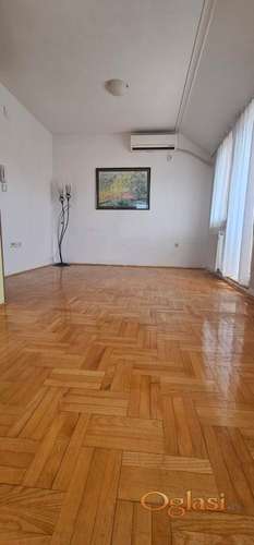 Trosoban stan na Grbavici ! Gogoljeva !