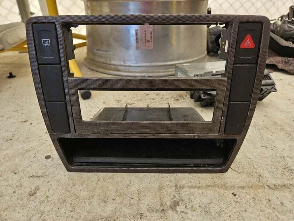 BLENDA PLASTIKA OKO RADIA ZA VOLKSWAGEN PASSAT B5