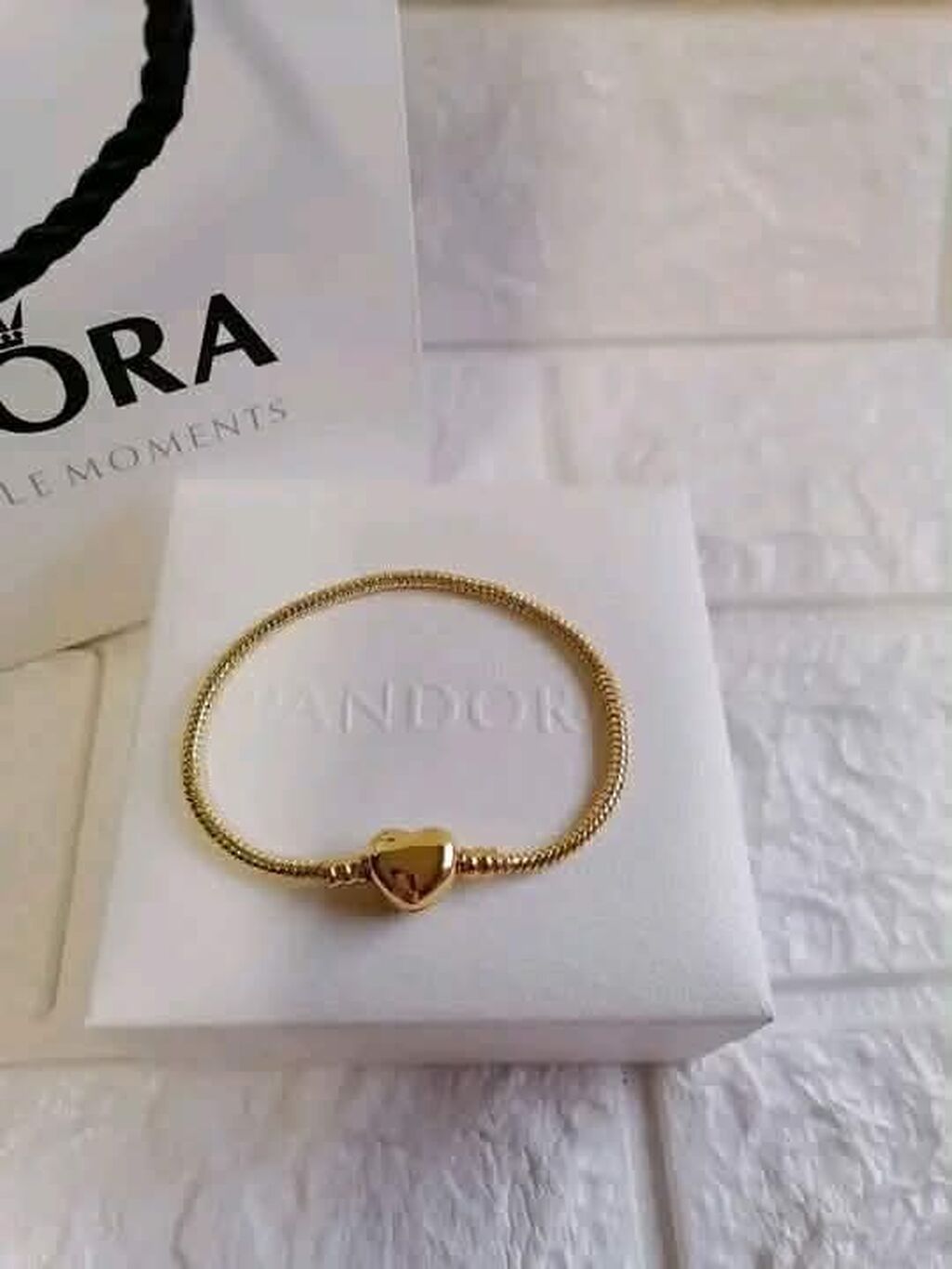 Pandora narukvica Vel:18cm Cena:2400din (Samo narukvica bez