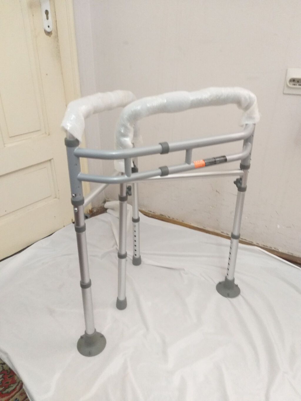 Aluminijumska hodalica-setalica bez tockova, doneta iz Svajcarske