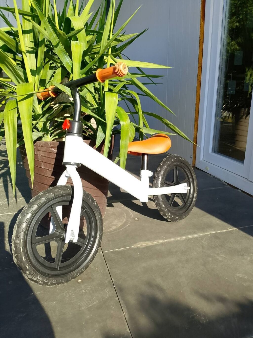 Dečiji balans bicikl (guralica) bez pedala - Lagani ram od metala