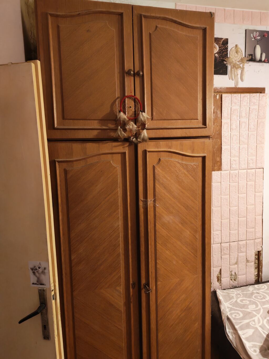 Drveni ormar sa četiri vrata, klasičnog dizajna - Materijal: puno