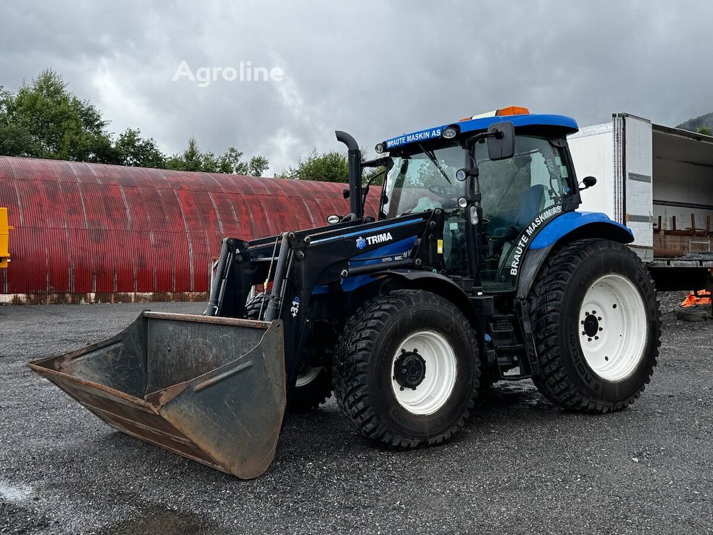 Prodaje se New Holland T6.160 Frontlaster - 1 skuffe - Triangel og toppstag - TRI piggd traktor točkaš na aukciji