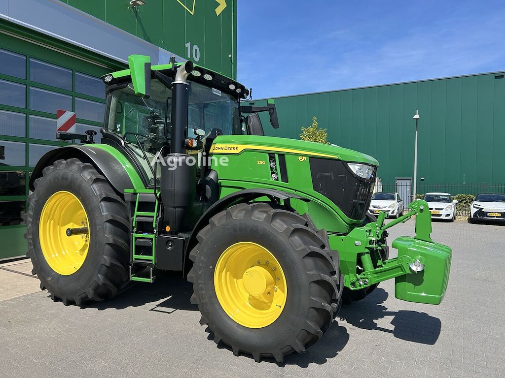 Novi John Deere 6R 250 traktor točkaš