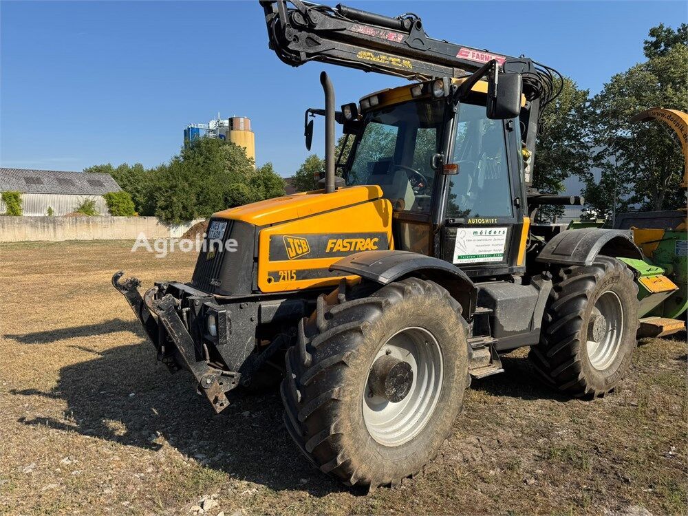 Prodaje se JCB Fastrac 2115 Autoshift met Farmi HK4166 Bosbouwkraan & Fronthef traktor točkaš na aukciji