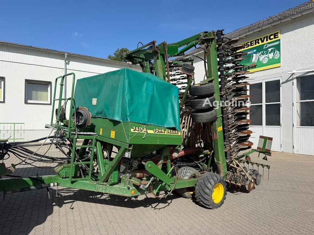 John Deere 740A pneumatska sejalica