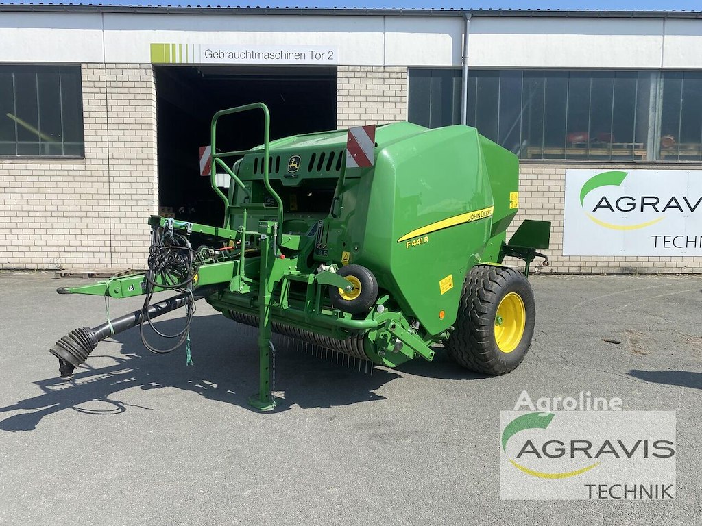 John Deere F441R balirka za okrugle bale