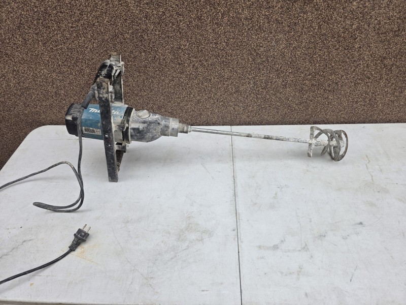Profesionalni mešač - mikser Makita UT1600 (1800W)