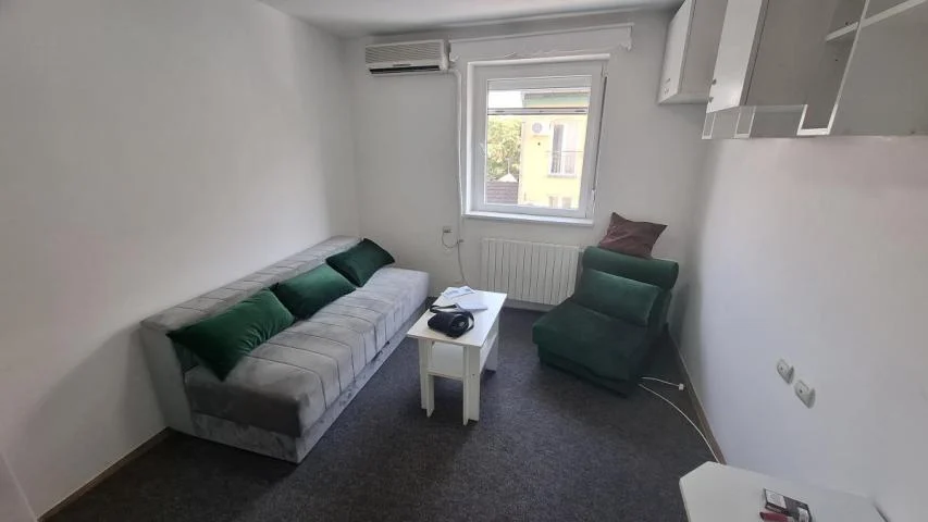Nameštena Garsonjera u Centru