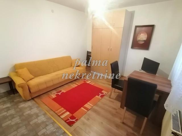 Izdavanje, Garsonjera, 23m2 , Centar