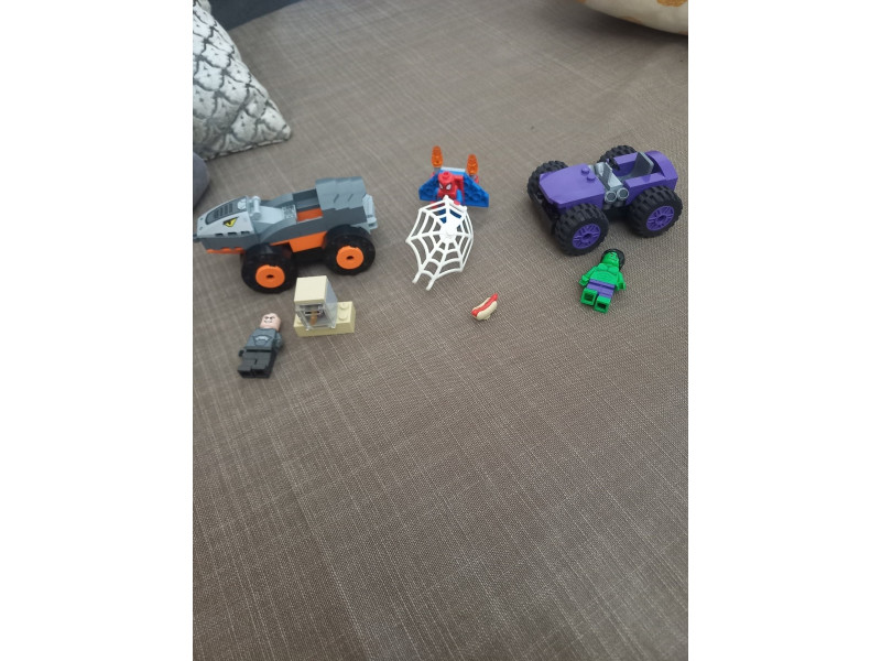 Lego set 10782 Hulk vs Rhino