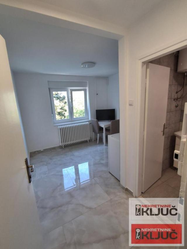 SATELITSKA PIJACA, 14m2, Garsonjera, Polunameštena, Renovirana
