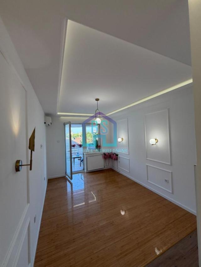 GARSONJERA 26 m² | ROTKVARIJA – 50 m OD SOCIJALNOG | OGROMNA TERASA | LUKSUZNO RENOVIRANA