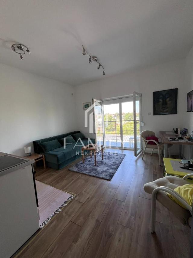 Garsonjera na Klisi, Novi Sad, 26 m², 2. sprat
