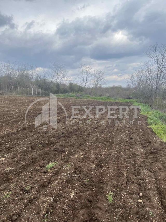 Na prodaju plac na Viniku, 1195m2