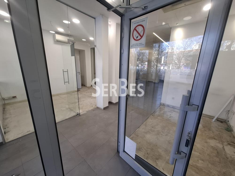 Lokal za izdavanje, Bulevar Oslobođenja, Novi Sad, 400m², 4.500 €/mes
