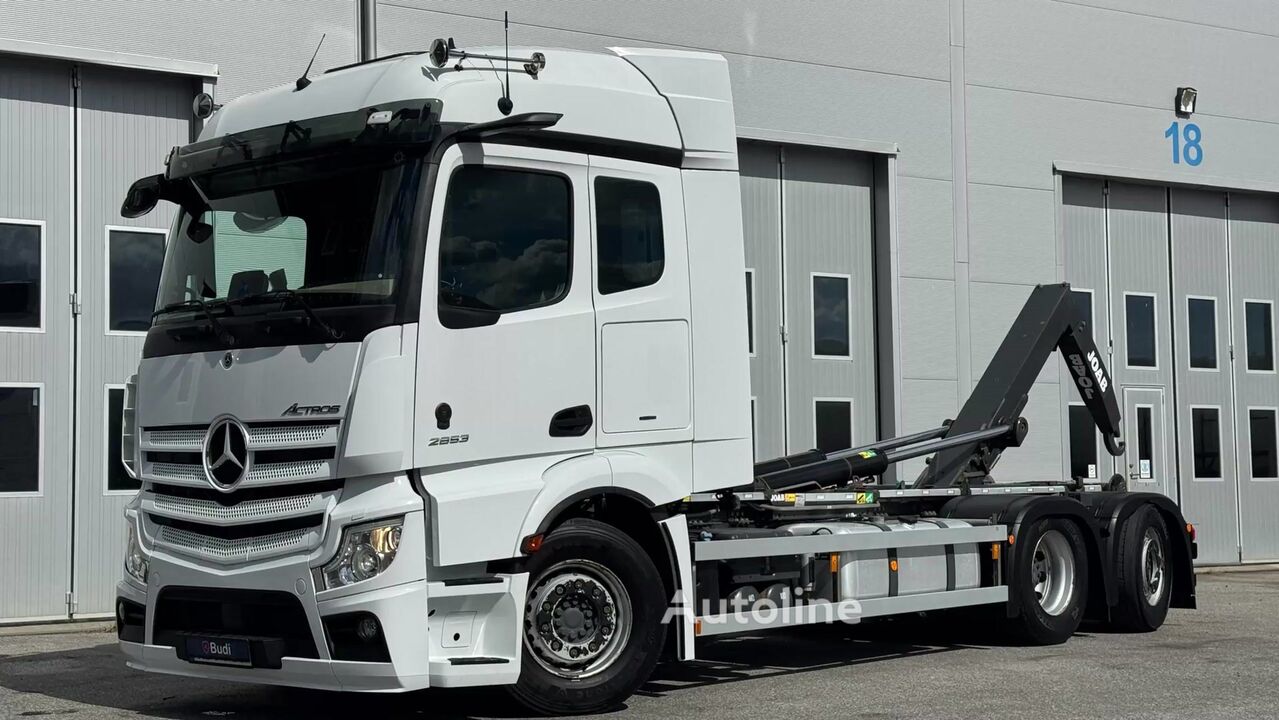 Prodaje se Mercedes-Benz Actros 2853 rol kiper sa kukom na aukciji