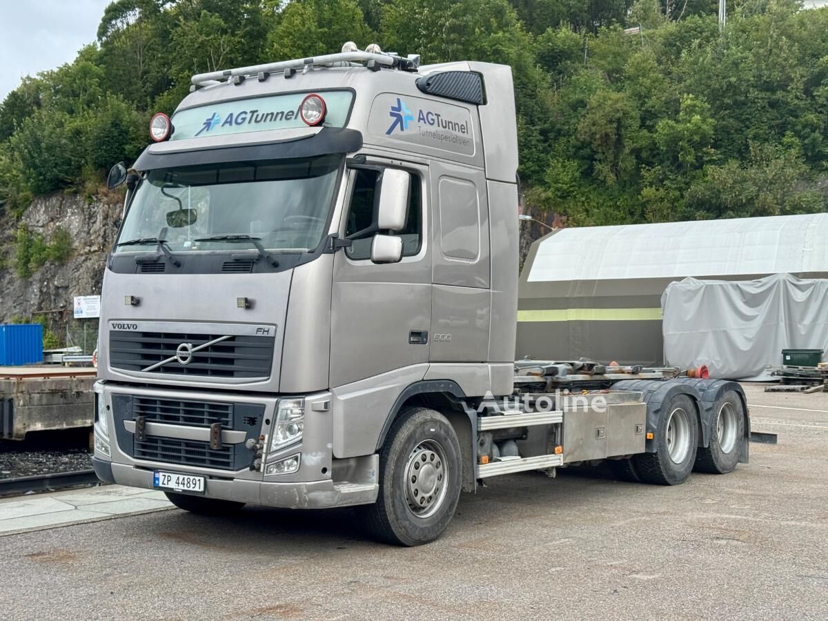 Prodaje se Volvo FH rol kiper sa kukom na aukciji