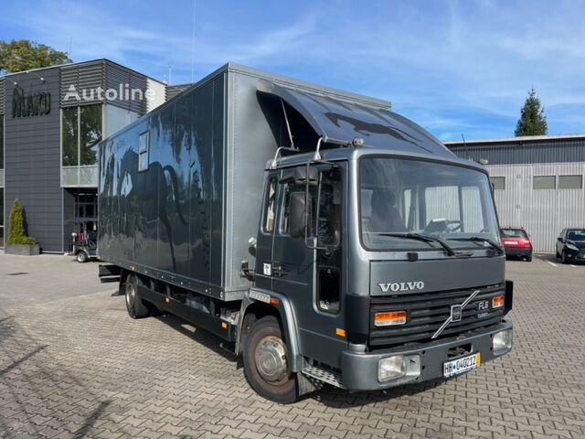 Volvo FL6 kamion za prevoz konja