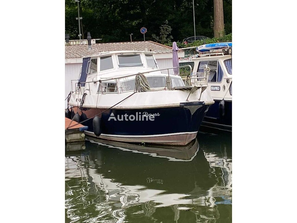 Prodaje se Contour 900 čamac na aukciji