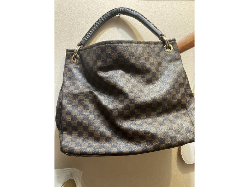 Louis Vuitton model