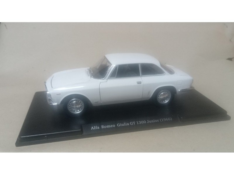 Alfa Romeo GT 1300 !966 1:24