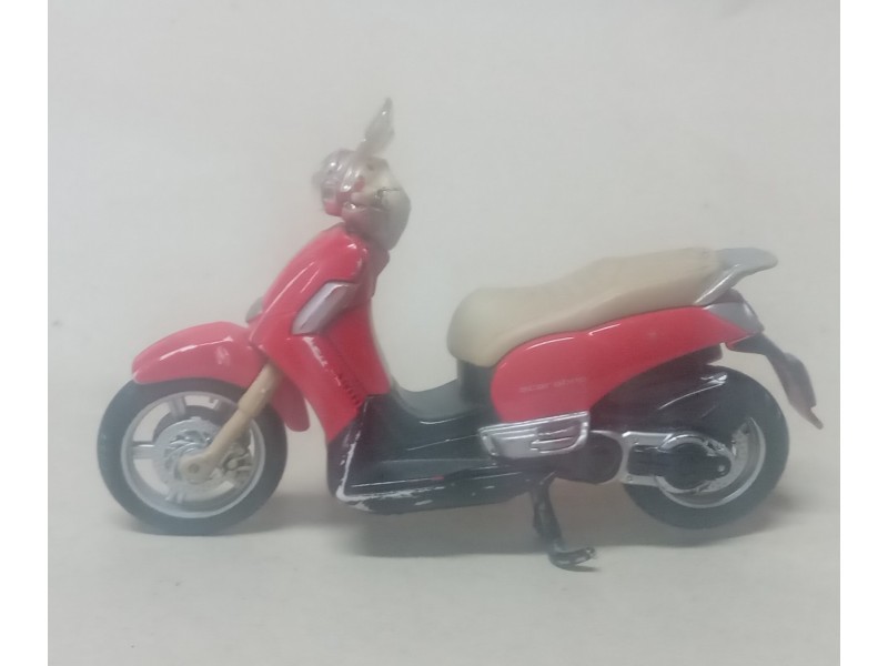 Skuter 1:18