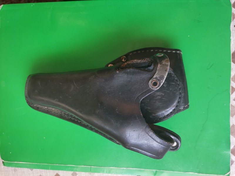 FUTROLA REVOLVER