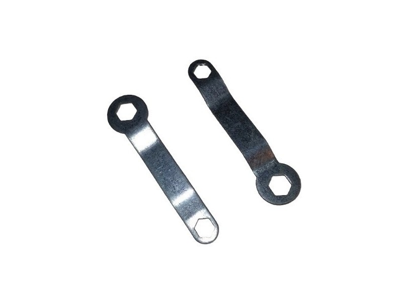 2 ključa 10cm x 15,cm (uži deo) x 2cm (širi deo)