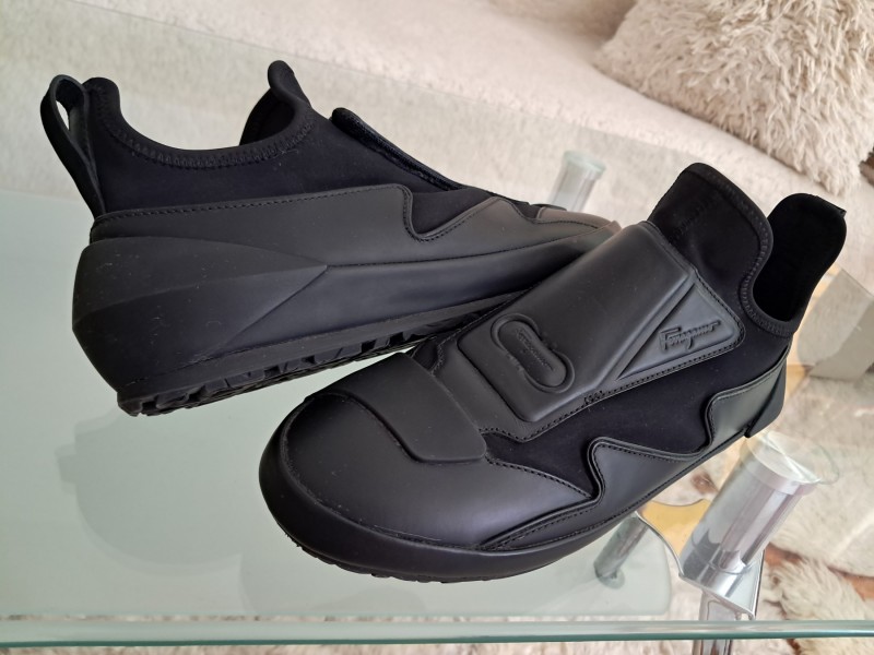 SALVATORE FERRAGAMO VRHUNSKE MUŠKE CRNE PATIKE 40