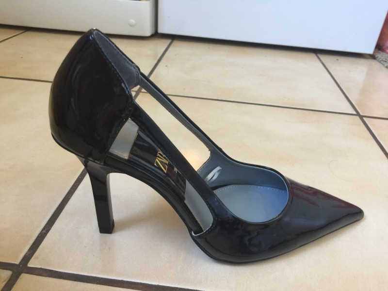 ZARA salonke 39 PRIRODNA KOŽA , NOVE