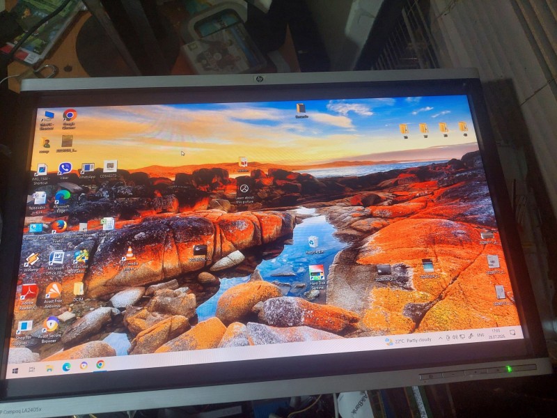 HP Compaq LA2405x m5