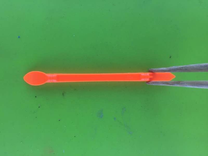 Naranzasti spudger
