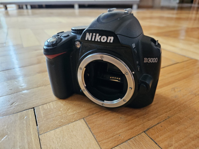 Nikon D 3000