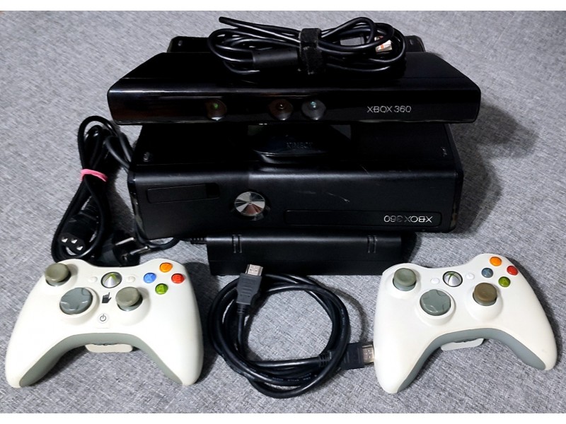 XBox 360 Aurora 250 gb 2 džojstika preko 2200 igrca