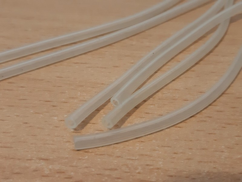 Silikonsko crevo 4mm, duzine 110mm