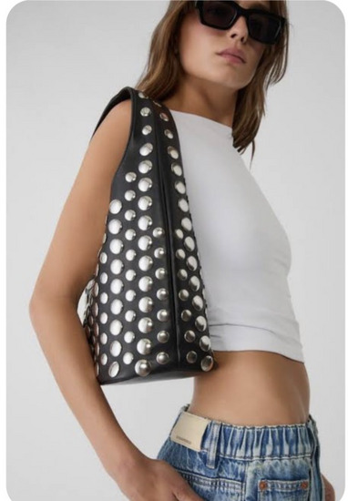 Stradivarius crna stud torba