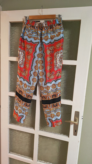 Nove Zara pantalone